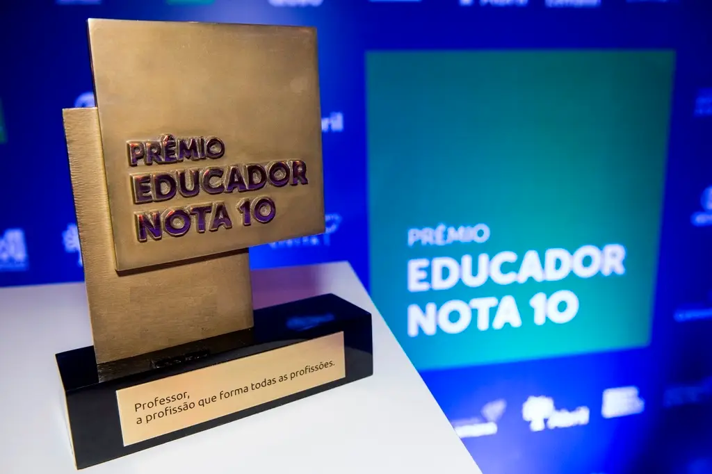 Inscrições Abertas para o Prêmio Educador Nota 10 - Conecta professores